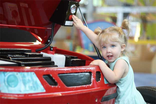 little girl repairing car - CarDiag : Your Easy Car Diagnostic
